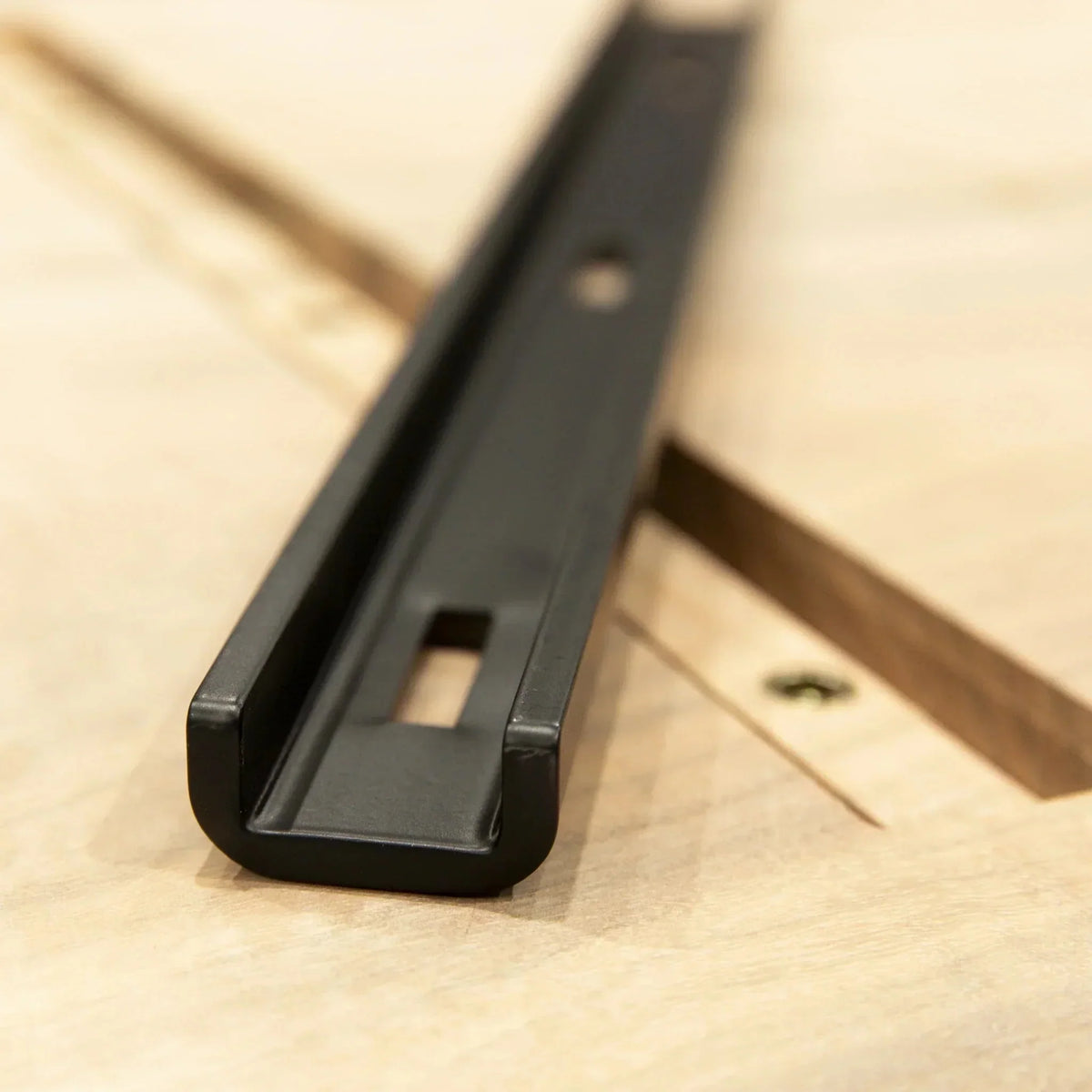 How to Apply C Channel Table Supports to Your Bench-top – Hammer Roo