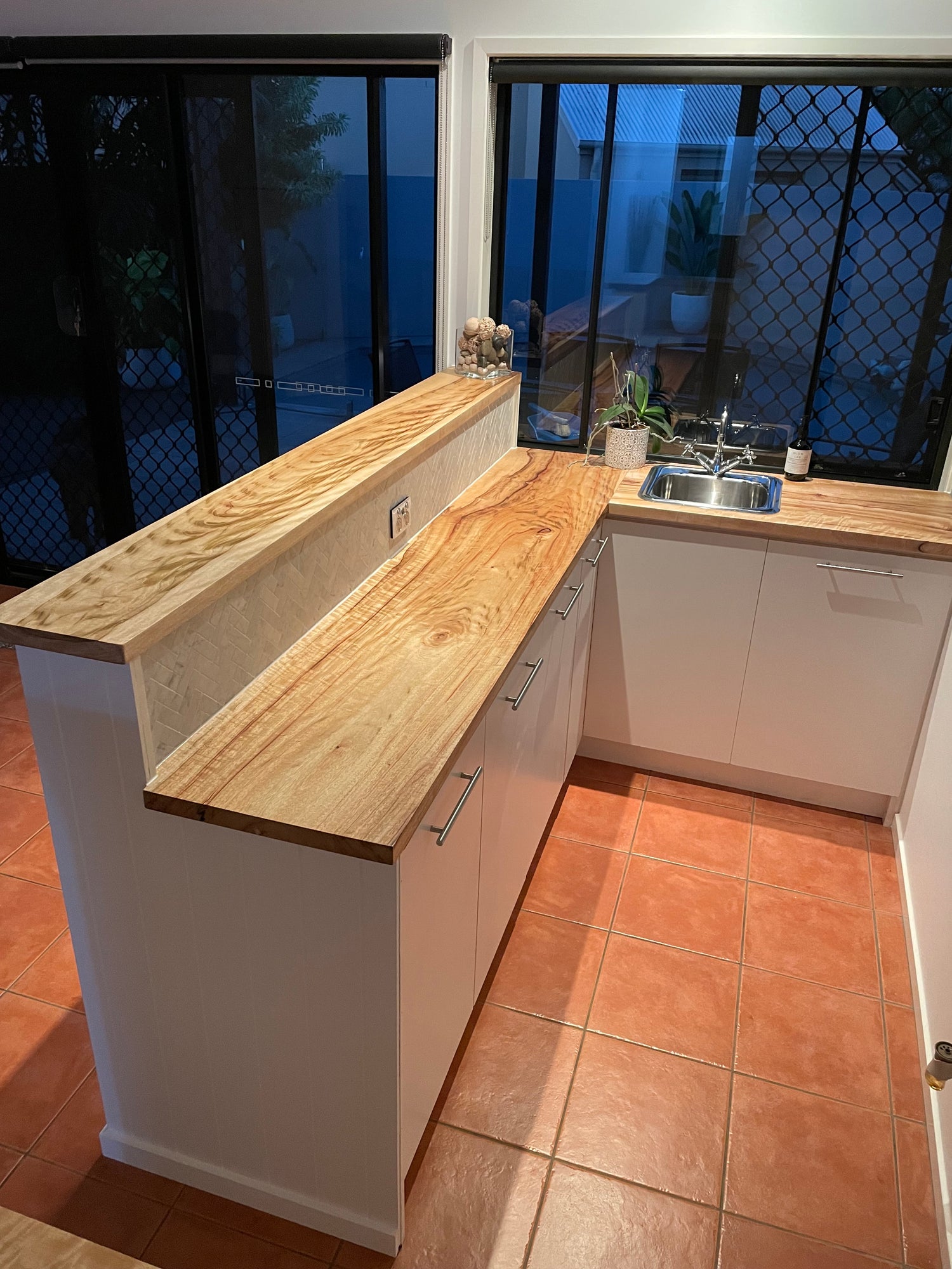 Custom Furniture & Benchtops - High-Quality Products Built to Last ...